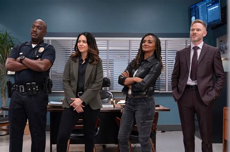 The Rookie S07e07 The Mickey Preview Will Lucy Take Her Own Advice