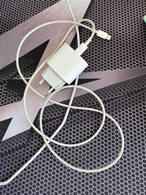 Оригинальная зарядка iPhone