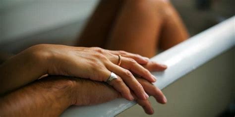 9 Best Bubble Baths For A Decadent Evening Couples Soak Yourtango