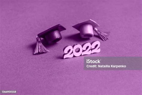졸업 한도 와 숫자 2022 보라색 배경에 복사 공간 클로즈업 의학 교육 개념 간호사에 대한 스톡 사진 및 기타 이미지 간호사 개념 개념과 주제 Istock