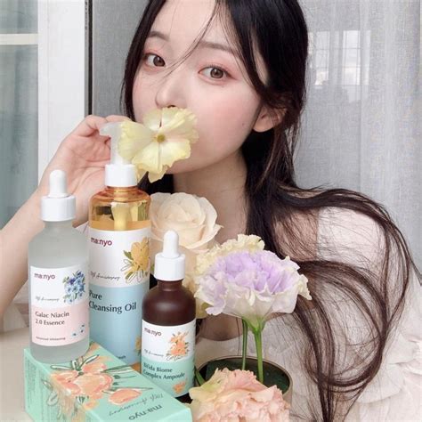 김나희 On Instagram “ 광고 10주년을 맞이한 마녀공장에 봄이왔어요🌼 스테디셀러 3종 퓨어 클렌징 오일 갈락 나이아신 에센스 비피다 바이옴 콤플렉스