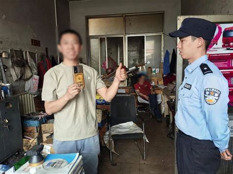 男子手机不慎丢失，胶州民警迅速帮忙找回杨先生进行工人