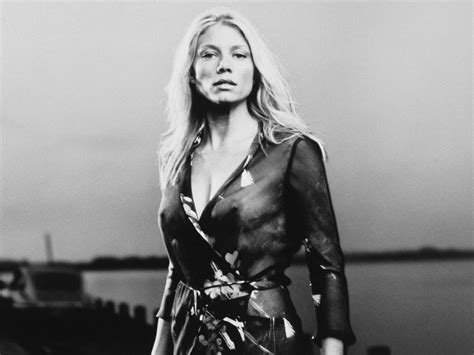 Pictures Of Peta Wilson