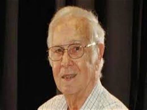 محمود رضا شاهده الملك فاروق في أحد عروضه وتزوج شقيقة فنان مصراوى