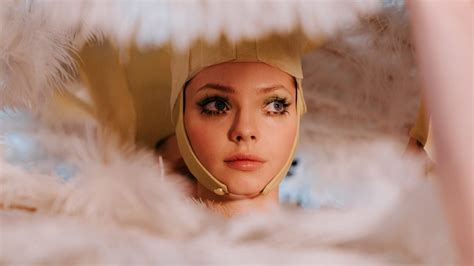 نقد فیلم خواهر ناتنی زشت The Ugly Stepsister ؛ تحلیل جسم زنانه در