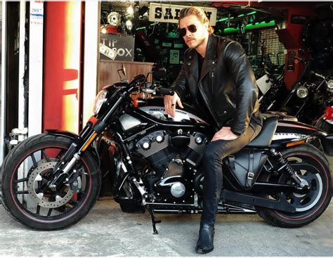 بیوگرافی بوراک چلیک Burak Celik بازیگر ترک و همسرش عکس