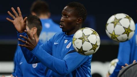 Le Capitaine Du Mhsc Mapou Yanga Mbiwa A Signé Avec Newcastle