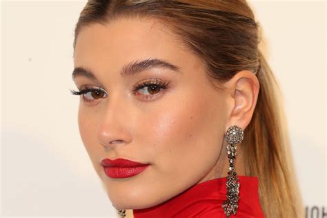 A Celeb Makeup Artist Reveals Why Hailey Baldwins Face Drives Her Nuts