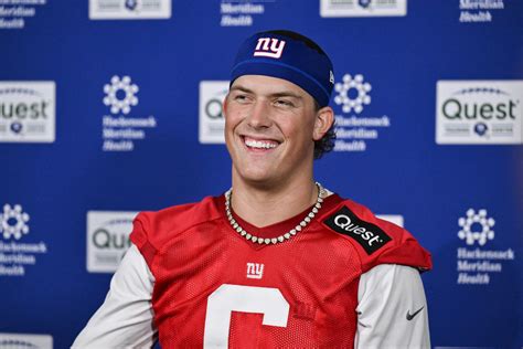 Giants Qb Jaxson Dart Displays Leadership Early With Classy Gesture During Rookie Minicamp Presser