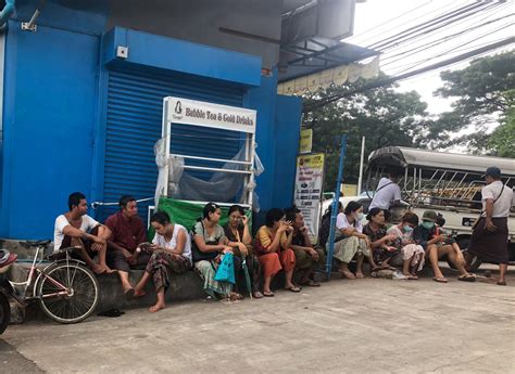 Dvb အင်းစိန်ထောင်မှ လွတ်ငြိမ်းခွင့်ရကြသူများ မြင်ကွင်း ဓာတ်ပုံ