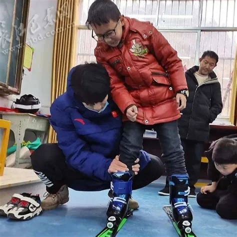 冰雪运动进校园，课堂画风瞬间变活泼！巴东滑雪场活动