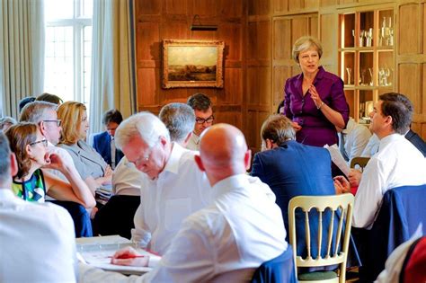 Brexit紙牌屋：外相強森辭職，英國首相清洗「強硬脫歐派」？ 過去24小時 轉角國際 Udn Global