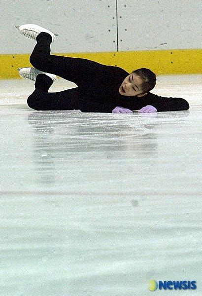 연습중 넘어지는 김연아 선수