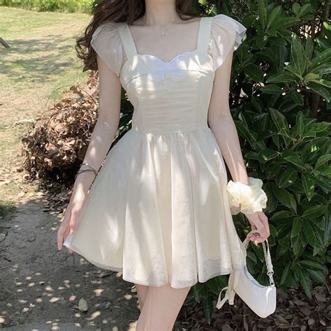 พร้อมส่ง ☂️ชุดเดรสแอปริคอทฝรั่งเศส แขนกุด คอวี จีบ แฟชั่นชุดเซ็กซี่ เข้ารูป จัดเลี้ยง