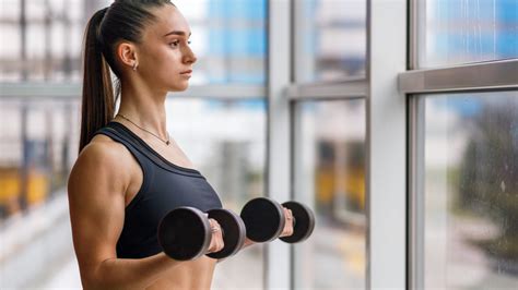 Im A Pt — You Just Need This 3 Move Biceps Workout With Dumbbells To Sculpt Your Arms Toms Guide