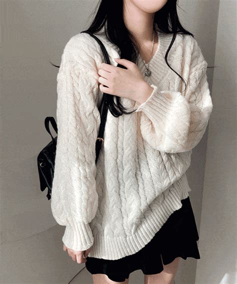 [3일할인 ️‍🔥] [여리핏 ~] 매일 입는 말랑카우 데일리 왕도톰 아방 꽈배기 루즈핏 브이넥 롱 니트 에이블리