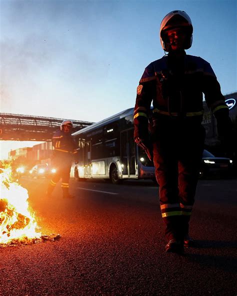 Paris Match Benjamin Pavard Et Kleofina Se Sont Dit Oui 💍 Cest En Italie Que Le Champion Du
