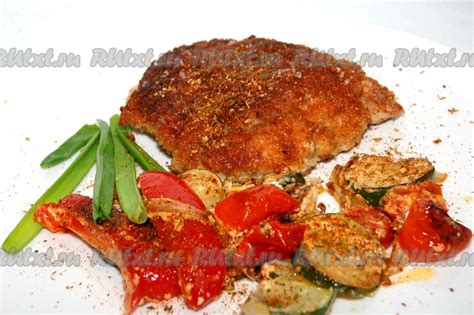 Стейки из свинины в сухарях на сковороде 8 фото в рецепте