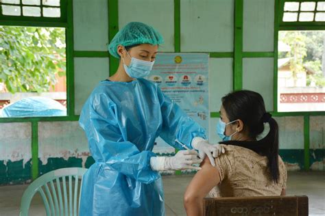 မိုးမိတ်မြို့နယ်တွင် ကိုဗစ် ၁၉ရောဂါ ကာကွယ်ဆေးထိုးနှံရန်ကျန်ရှိသော ဌာနဆိုင်ရာဝန်ထမ်းများအား ကာကွယ