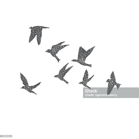 흰색 바탕에 새를 비행 하는 도시의 실루엣입니다 영감 몸 플래시 문신 잉크입니다 손으로 만든 질감된 점각 회색 새 비행 제비의 집합입니다 벡터입니다 찌르레기에 대한 스톡