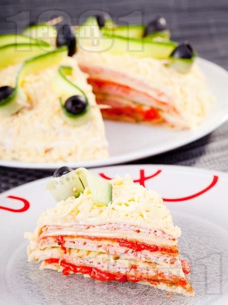 Най вкусната солена палачинкова торта с лютеница майонеза шунка кашкавал и кисели краставички