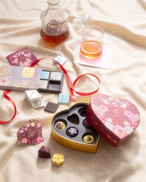 Yum Yum 이벤트 수요미식 미리 메리 발렌타인👀 Ssgcom 미식관에서 준비한 고디바 발렌타인 에디션 하나면 쏘 충분 미식관 팔로우하고 달콤한 고디바 초콜릿도