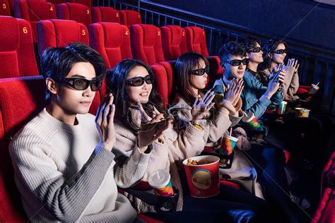 年轻人在影院看电影鼓掌摄影图66074405图片素材免费下载 编号923913 潮点视频 年轻人在影院看电影鼓掌摄影图66074405图片素材免费下载 编号923913 潮点视频