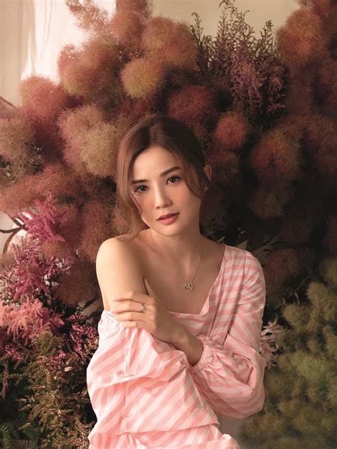 蔡卓妍甜美大片心动来袭 融入花海甜力满分蔡卓妍花海满分新浪时尚新浪网