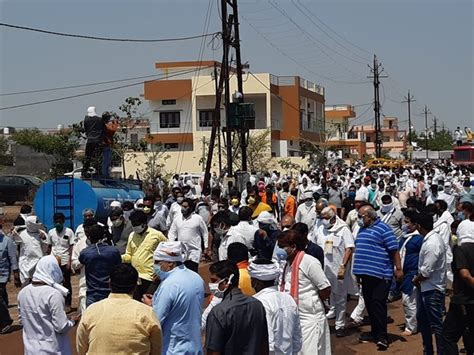 दद्दा जी की अंतिम विदाई के वक्त नहीं हुआ शारीरिक दूरी के नियम का पालन Dev Prabhakar Shastri