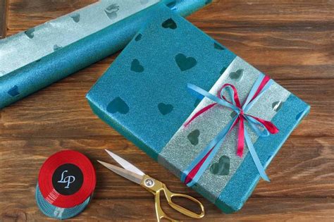 Папір пакувальна подарункова сердечка блакитна 70см 50 см 20 аркушів — ціна 150 грн у