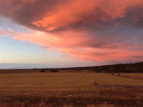Безкоштовна картинка Сільське господарство Синє небо схил гори Луговий Хмара краєвид поле