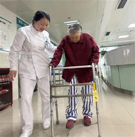 巴中市中心医院成功为102岁老人置换髋关节 卫生防疫 四川三农快讯