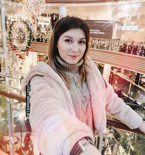 Хей А что вы делаете прямо сейчас Я сейчас смотрю мультфильм ХОЛОДНОЕ СЕРДЦЕ и заполняю