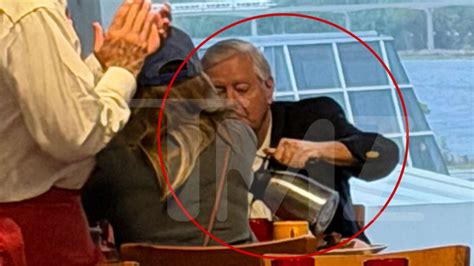 Lindsey Graham Dining At Chef Mickeys Is The Most Disney Adult Thing
