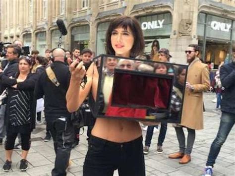 Woman Lets Strangers Stroke Her Privates To Make A Point