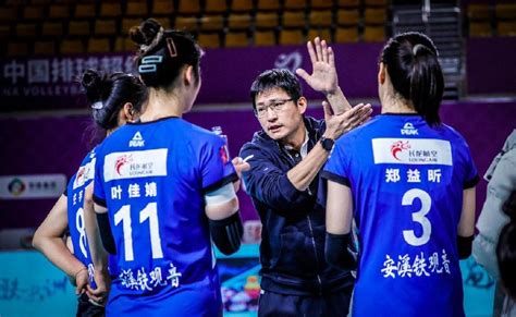 女排联赛e组深圳30横扫福建，郑益昕拿下全场最高的18分