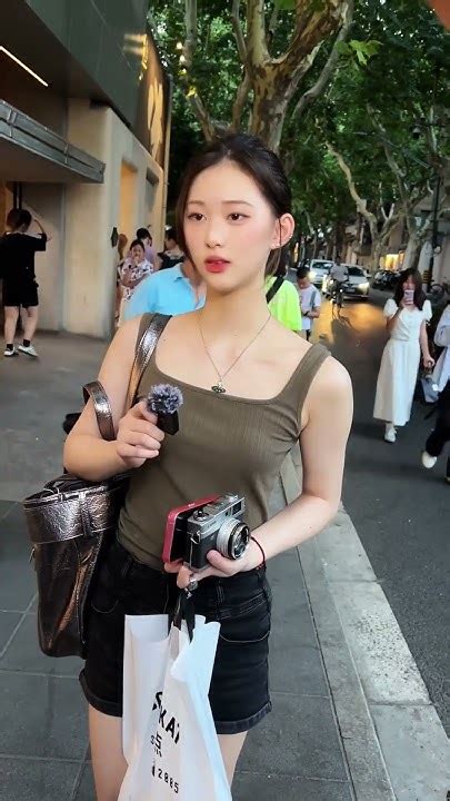 雙開門壁咚i人小姐姐，她下意識的反應太真實了搞笑 推薦 情感找对象美女大長腿性感辣妹御姐 Youtube