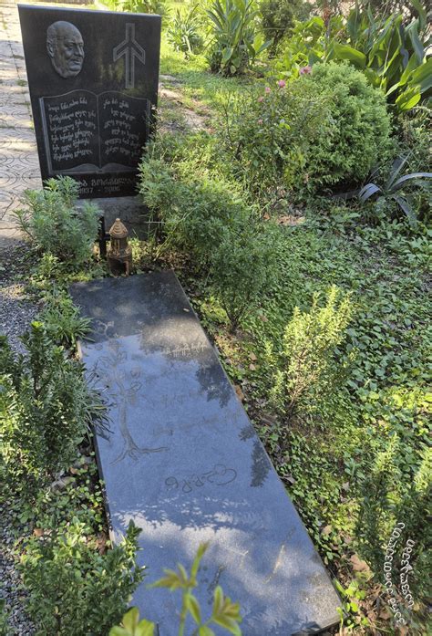 ზურაბ გორგილაძე კარგ ქართველთა საფლავები