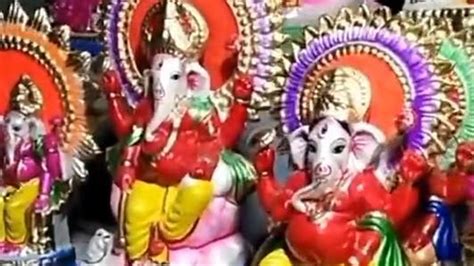 ইংরেজবাজার দ্রব্যমূল্য বৃদ্ধির বাজারেও নববর্ষে মাত্র ৫০ টাকায় গণেশ মূর্তি দেখুন ভিডিও Video