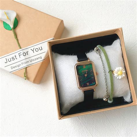 Дамски часовник с правоъгълен циферблат и гривна Badu Bg