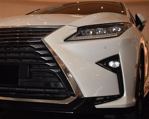 Premium Photo Closeup Shot Of A White Suv