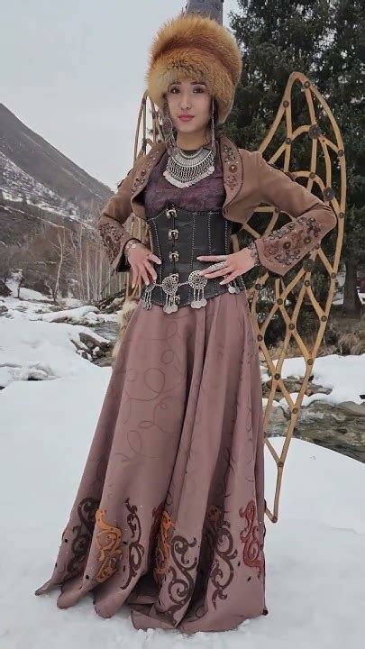 Казахская девушка в горах Алматы Коллекция СамрукСулу Youtube