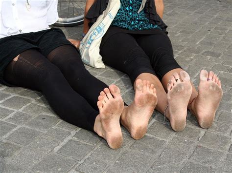 Candid Street Feet Set 055 Toes In Action 20 Photos