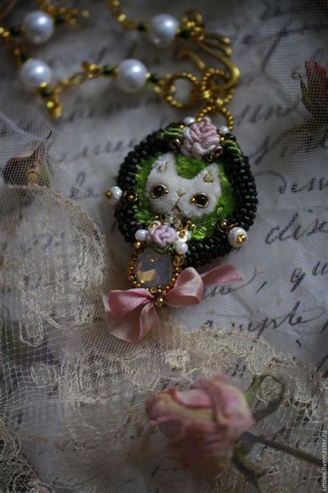 Купить Вышитый кулон с колье Miu Miu Cream комбинированный Вышивка бисером объемная