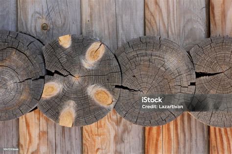 나무로 되는 통나무의 배경입니다 나무 판자의 텍스처입니다 소나무의 자연 무늬입니다 미니 스타일에서 디자이너에 대 한 빈 0명에