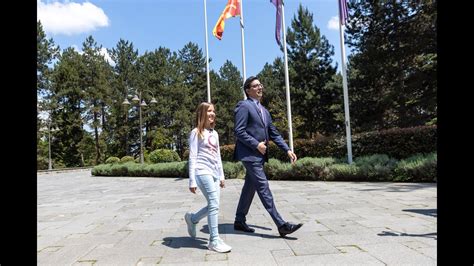 На „ТИ со претседателот Стево Пендаровски прв дел Stevo Pendarovski Mit Anastasija 1 Teil