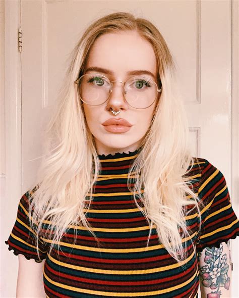 I Look Innocent Scrolller