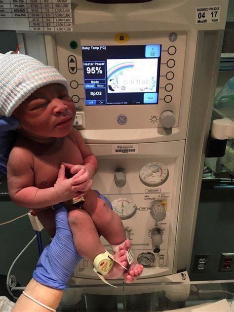 Kylie Jenners Baby Is Already Done With Life R Oldbabies