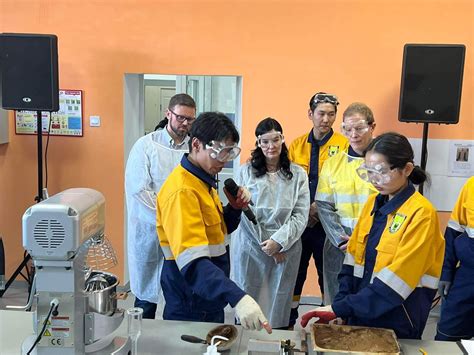 “Оюутолгой” Геотехникийн туршилт судалгааны лаборатори байгуулан ШУТИС д хүлээлгэн өглөө