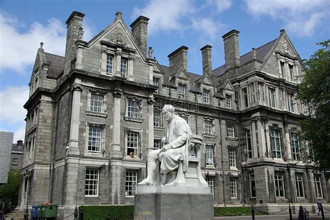 爱尔兰都柏林的三一学院雕塑建筑三位一体大学校园建筑学纪念碑高清图片下载 正版图片320237719 摄图网